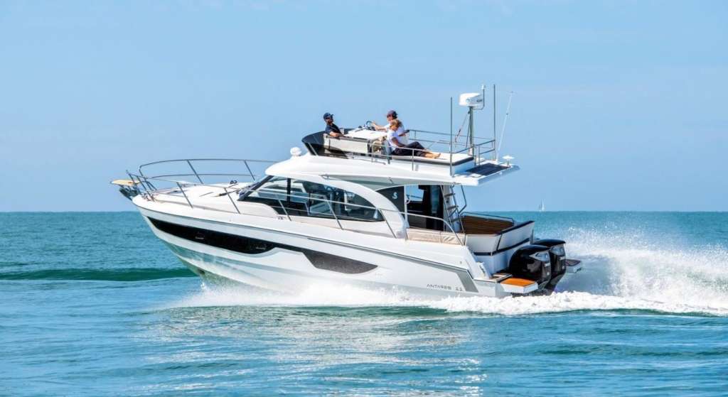 Power yacht types | Catamarans | Mega Yachts | Luxury Yachts